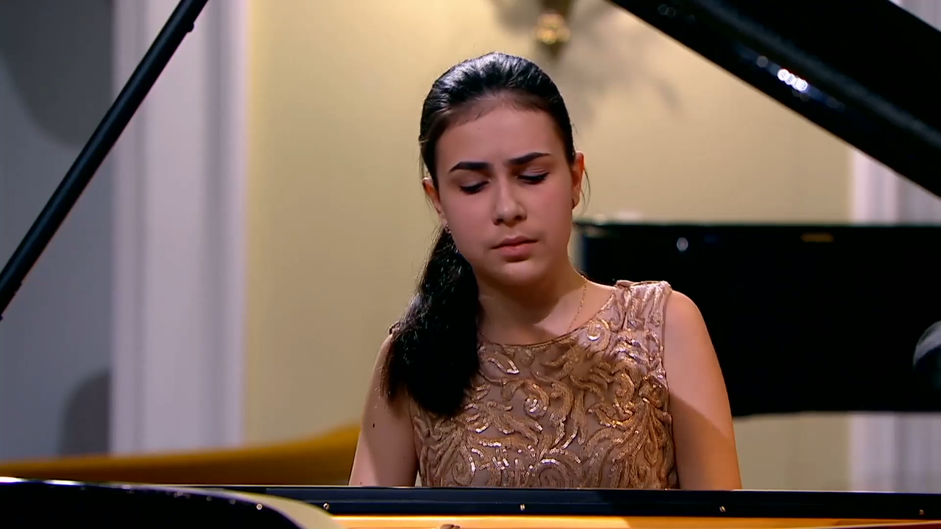 Alexandra Dovgan: biography, videos - medici.tv